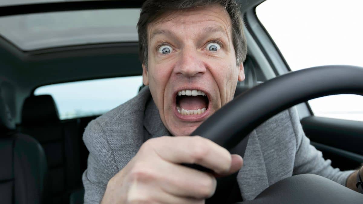 Cet objet bientôt obligatoire dans votre voiture sinon vous risquez une ... Cet objet bientôt obligatoire dans votre voiture sinon vous risquez une ...