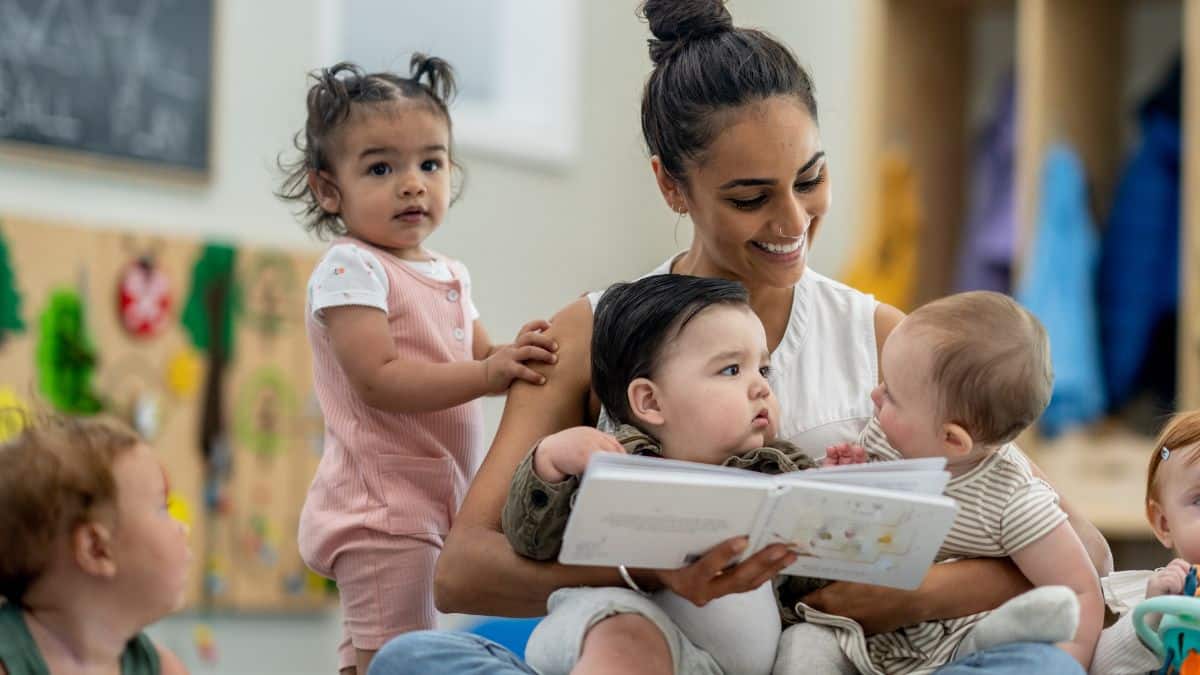 CAF : extension de l’aide pour les frais de garde d’enfant, qui est ...