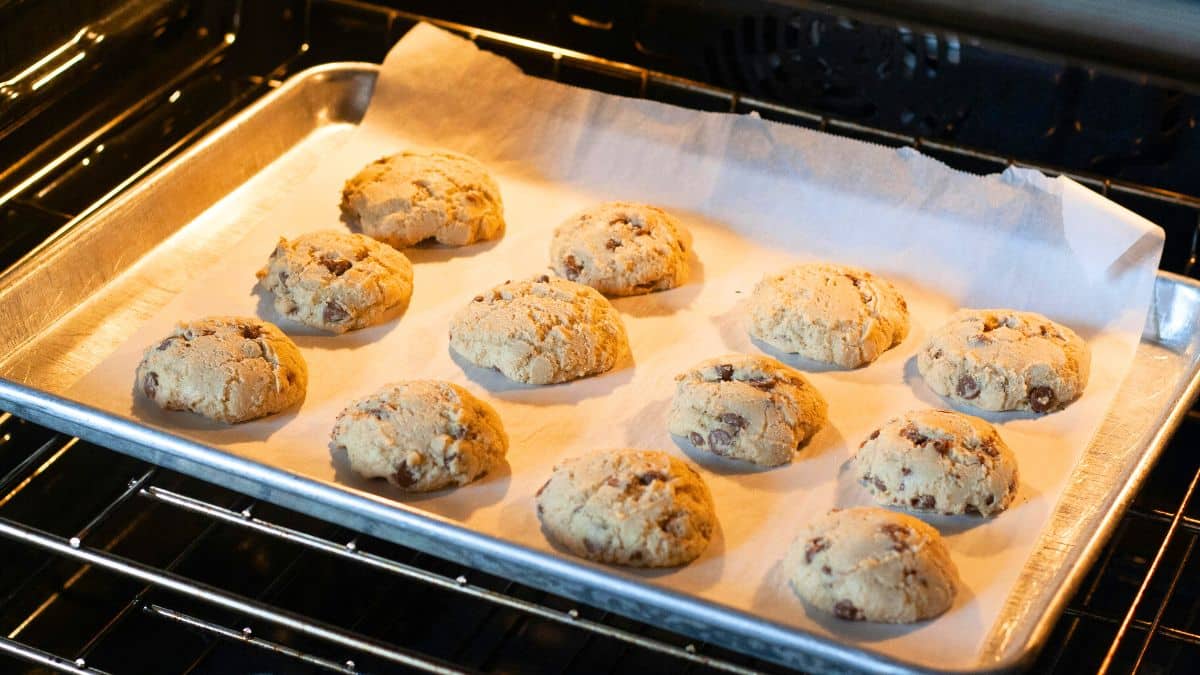 Papier cuisson sous la pâte : le mauvais réflexe qui gâche vos cuissons ...