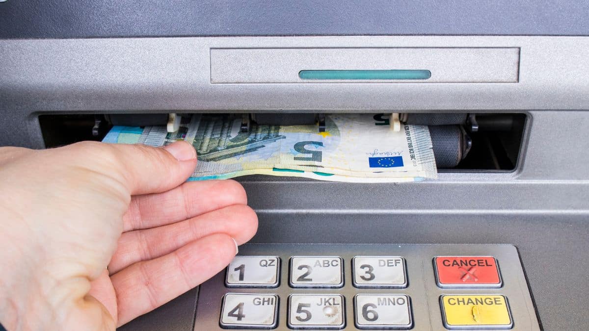 Distributeurs de billets : ce qui change dès 2026 pour les retraits ...